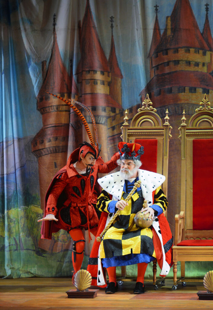 Des Moines’ Juicy Oranges Have Zesty Ap-peel – Opera Today