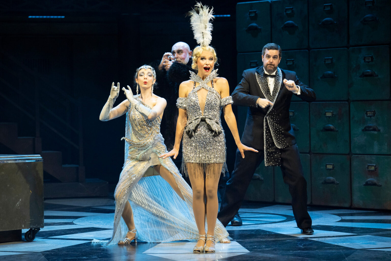 Die Fledermaus splutters into life at the Grange Festival – Opera Today