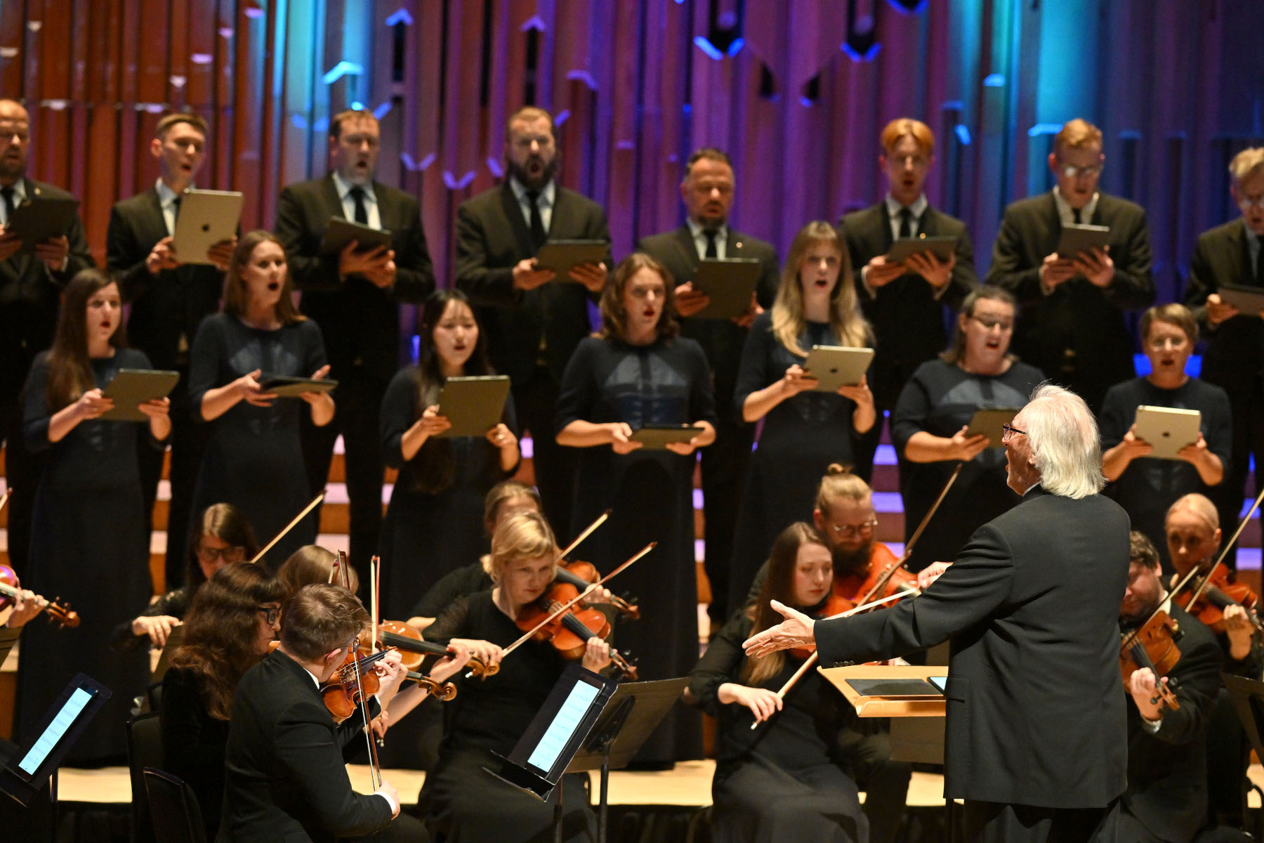 Arvo Pärt at 90 with the Estonian Philharmonic Chamber Choir & Tallin ...